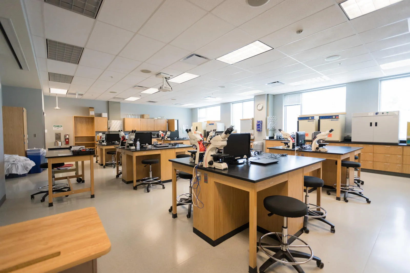 Electrical and Computer Engineering Labs | College of Engineering and Applied Science
